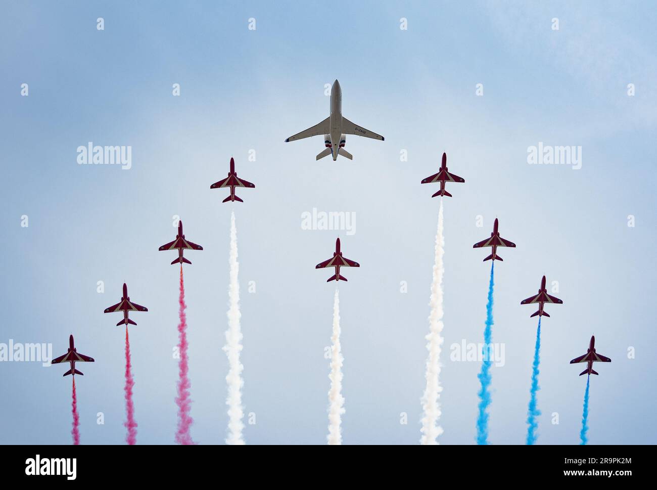 The Red Arrows Flypass over The Mall during the Trooping the colour ...