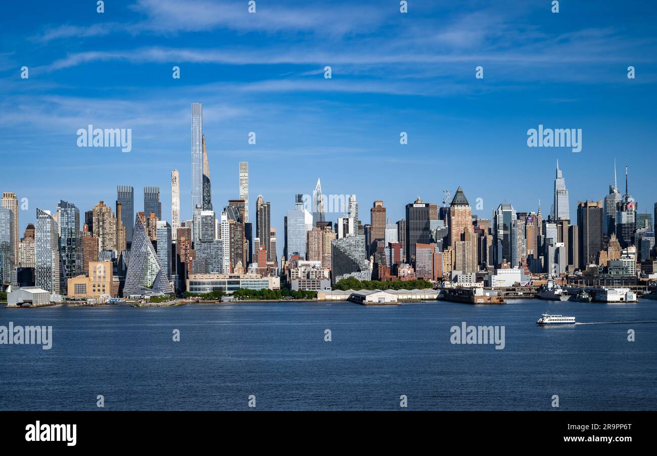 The iconic skyline of New York City in the daytime Stock Photo - Alamy