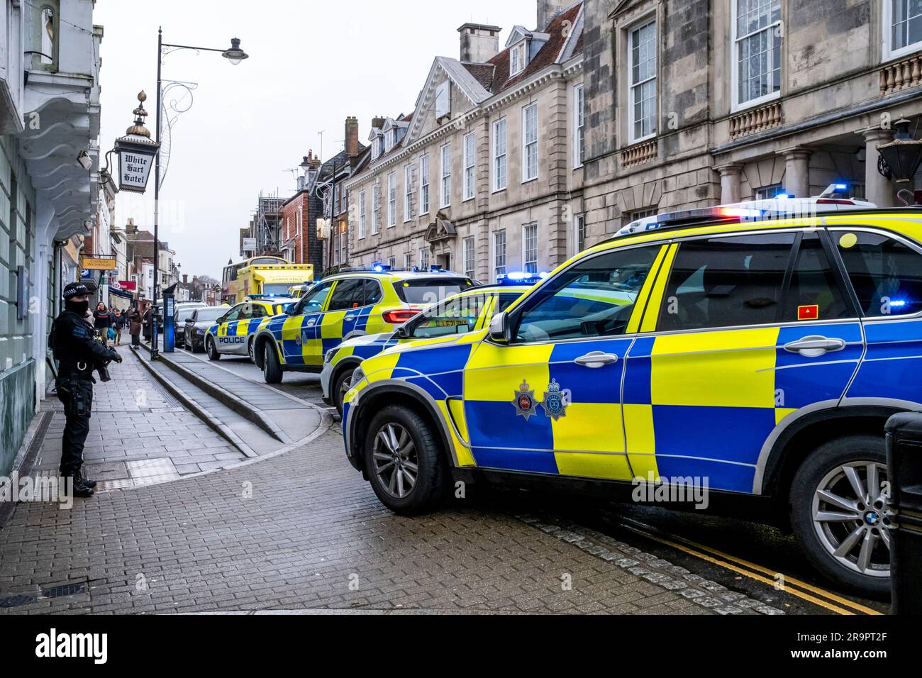 Armed response uk hi-res stock photography and images - Alamy