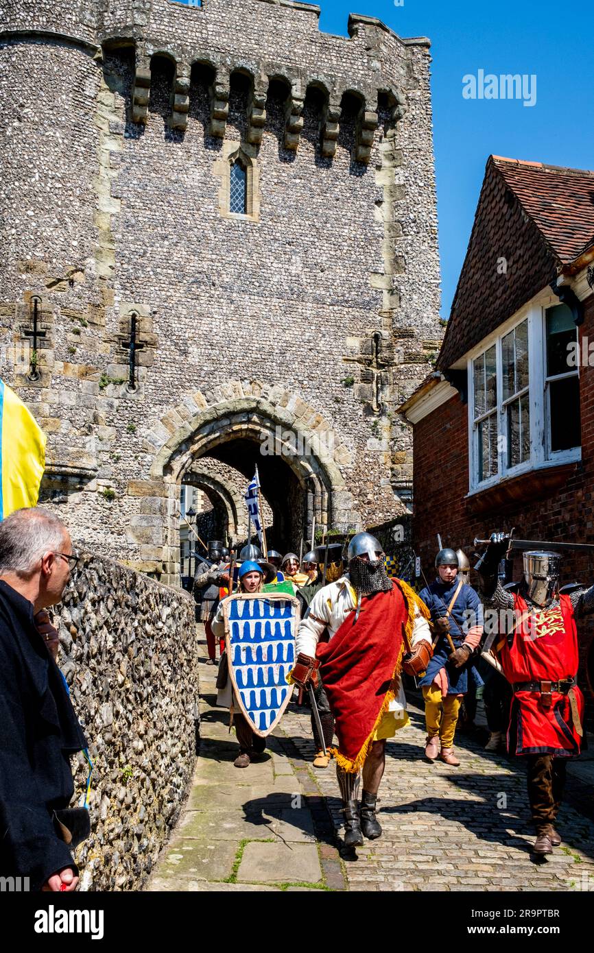 People Dressed In Medieval Costume Take Part In The Annual 1264 Battle ...