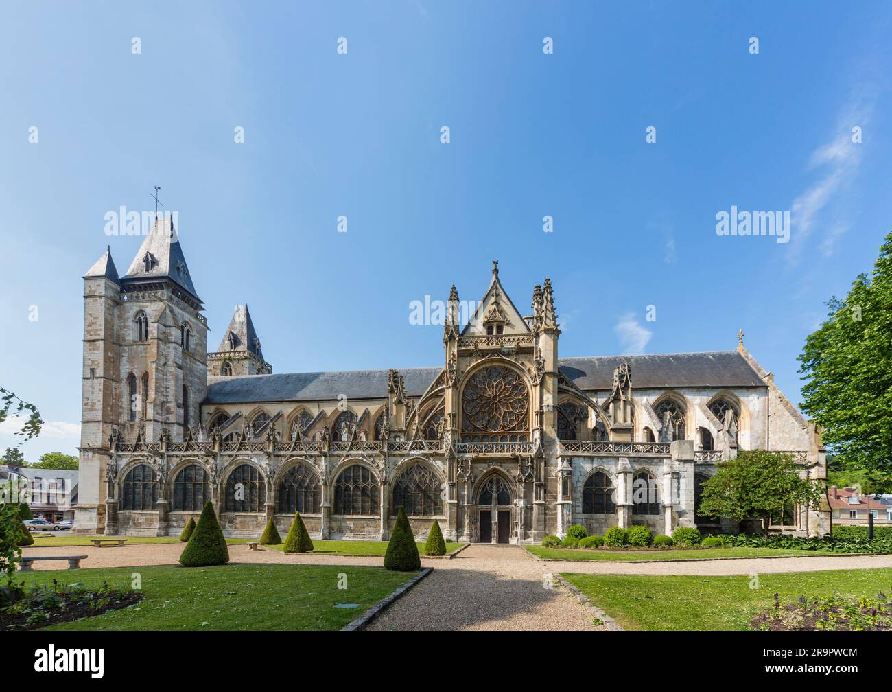 Front view of the Gothic architecture church, Collegiale Notre-Dame Des ...