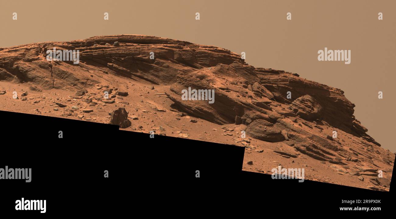 Mastcam-Z's View of 'Franklin Cliffs'. Sedimentary layers at Franklin ...