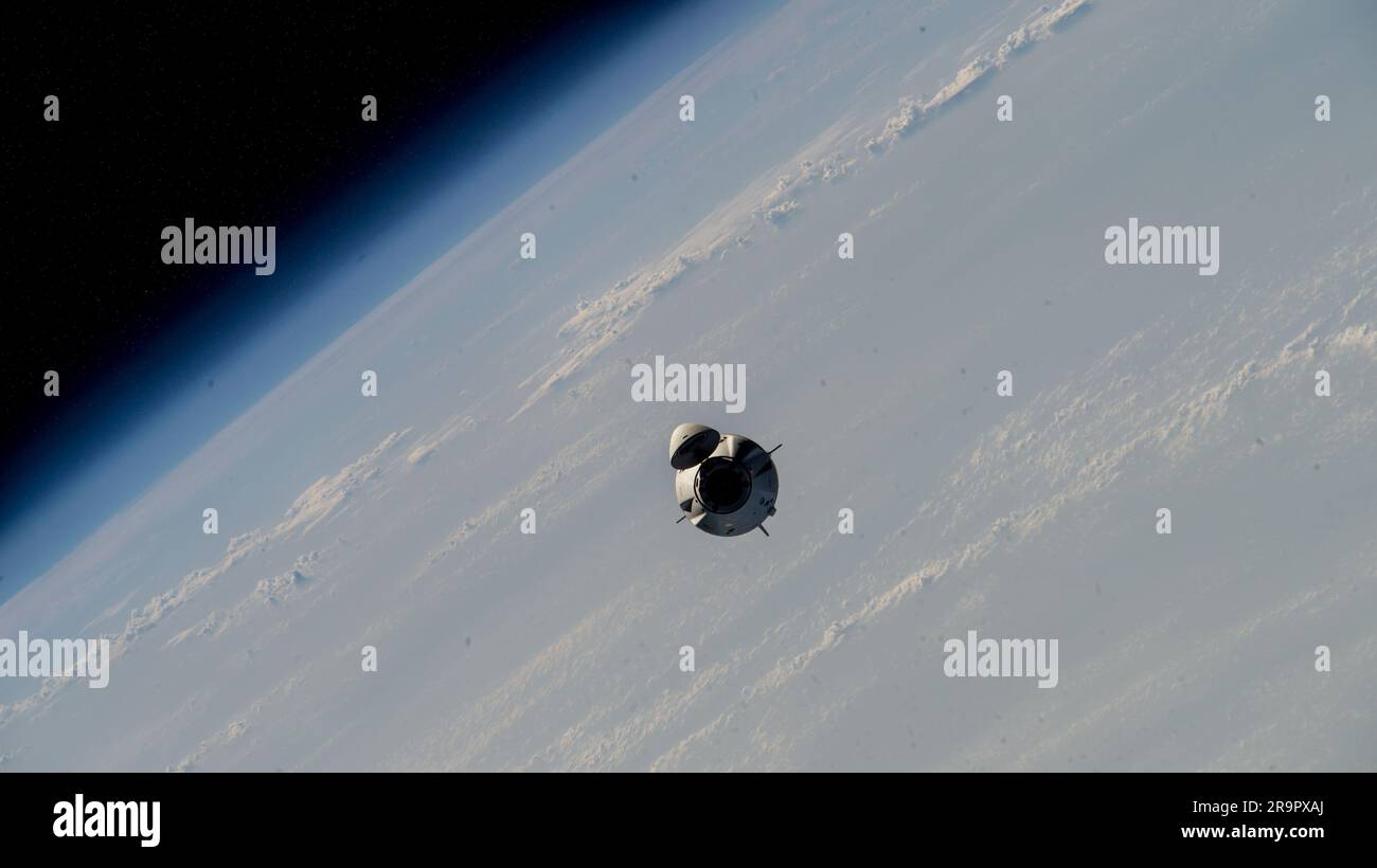 . iss068e067206 (March 3, 2023) - The SpaceX Crew Dragon Endeavour with ...