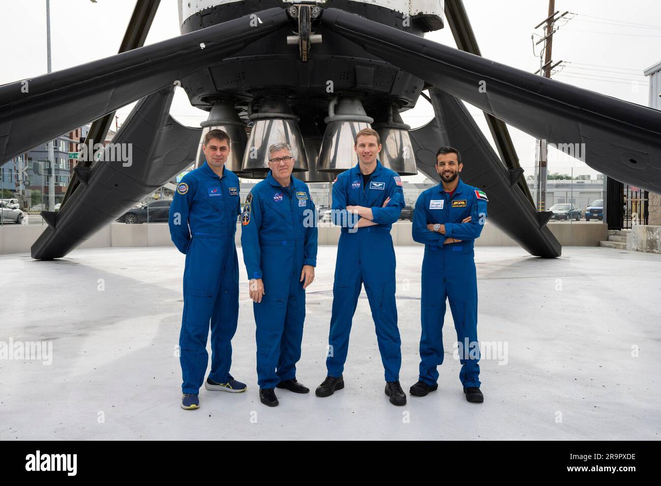 6 members hi-res stock photography and images - Alamy