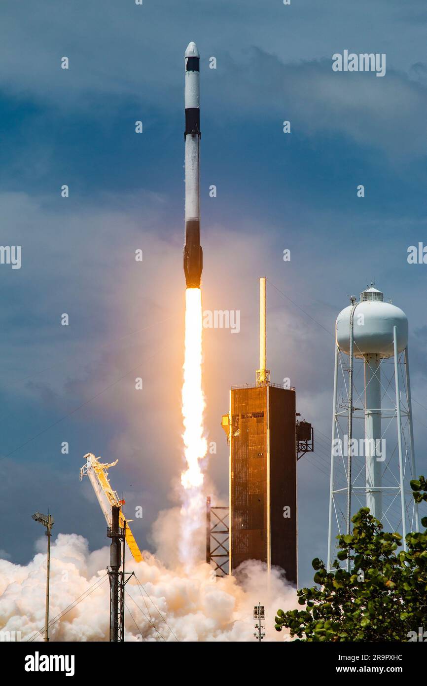 NASA's SpX-28 Liftoff. The SpaceX Falcon 9 rocket carrying the Dragon ...