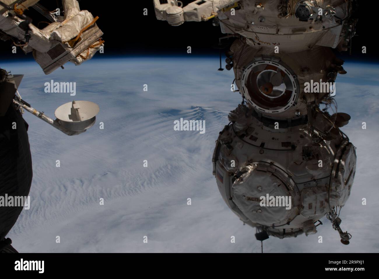 Nauka lab hi-res stock photography and images - Alamy