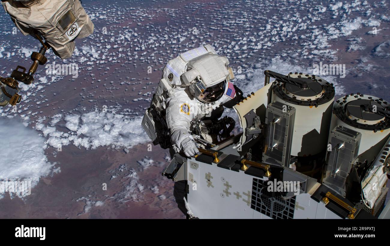 . iss068e031766 (Dec. 22, 2022) - Expedition 68 Flight Engineer and ...