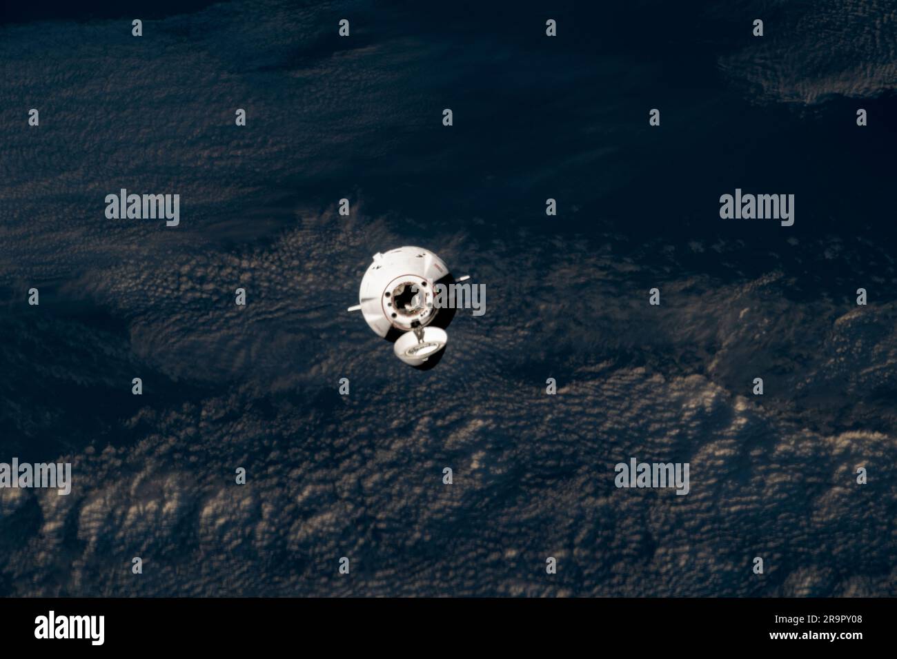. iss069e018142 (June 6, 2023) - The SpaceX Dragon cargo craft ...