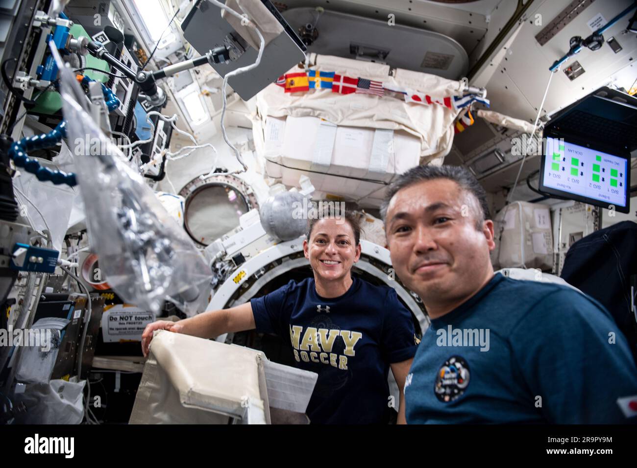 . iss068e028226 (Dec. 9, 2022) - Expedition 68 Flight Engineers Nicole ...