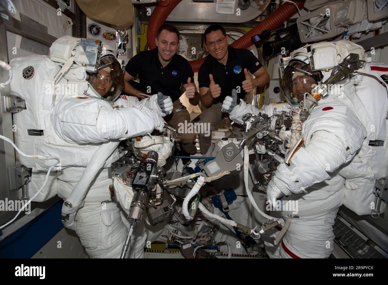 . iss068e041374 (Jan. 20, 2022) - Expedition 68 Flight Engineers ...