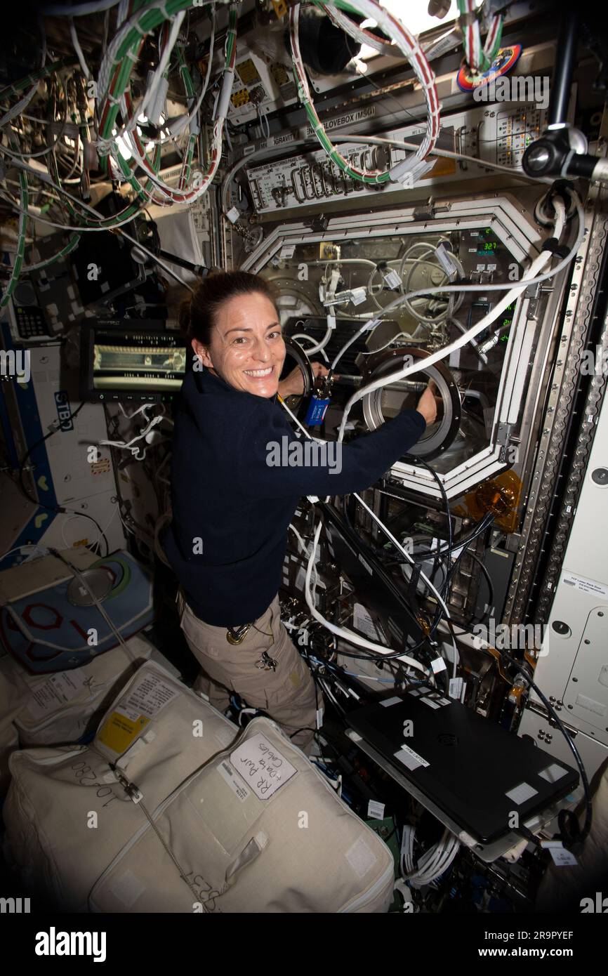 . iss068e029618 (Dec. 14, 2022) - NASA astronaut and Expedition 68 ...