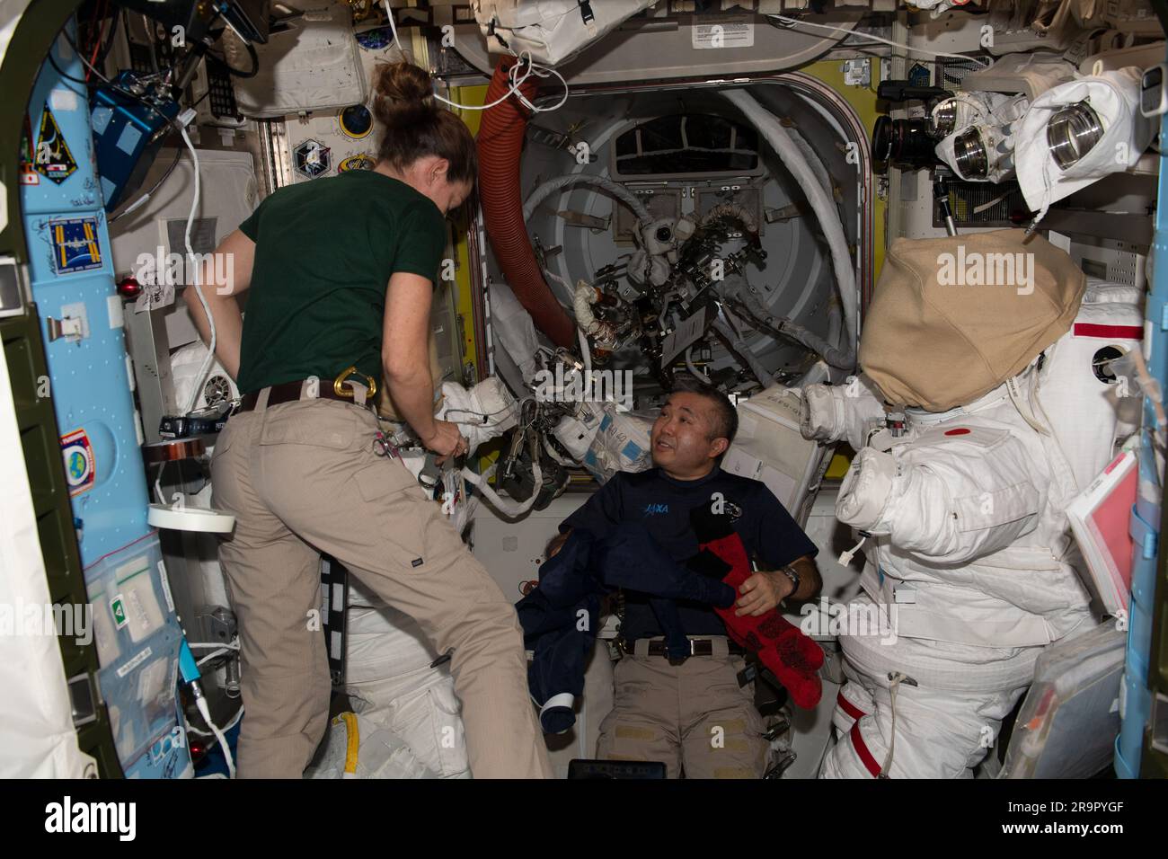. iss068e040436 (Jan. 12, 2023) - Expedition 68 Flight Engineers Nicole ...