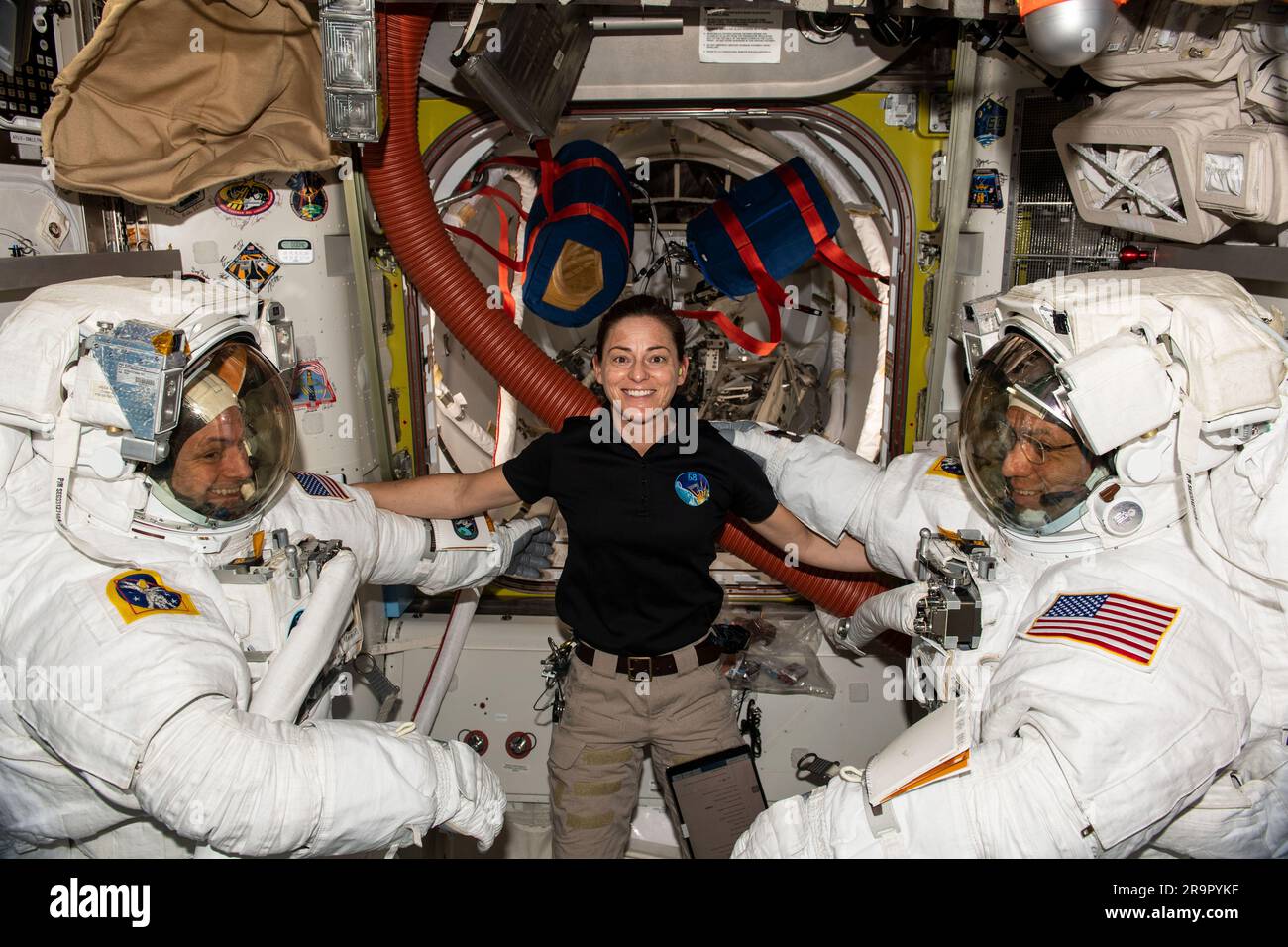 . iss068e031344 (Dec. 21, 2022) - Expedition 68 Flight Engineer Nicole ...