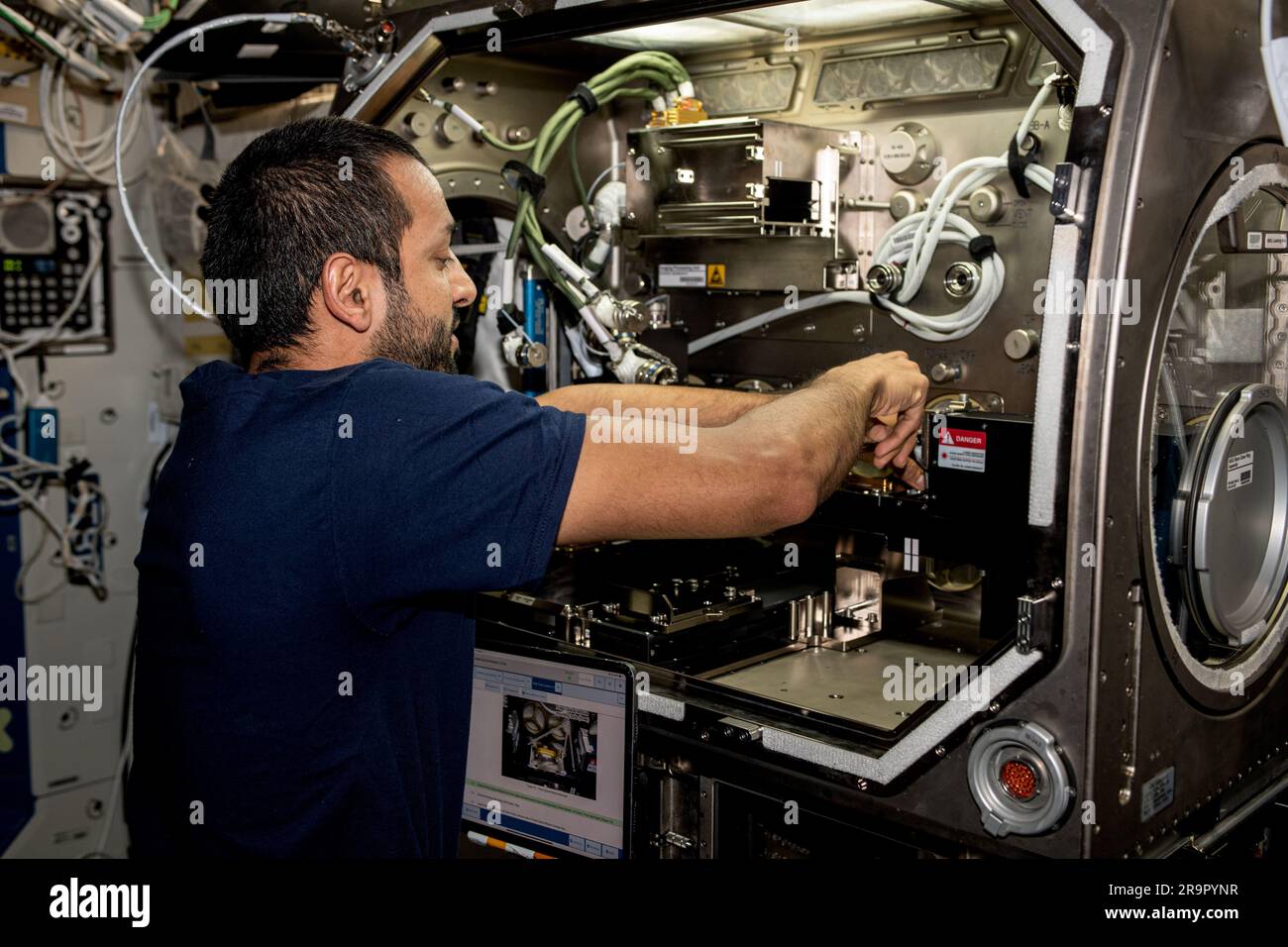 Astronaut Sultan Alneyadi sets up the glovebox inside the Mars Science ...