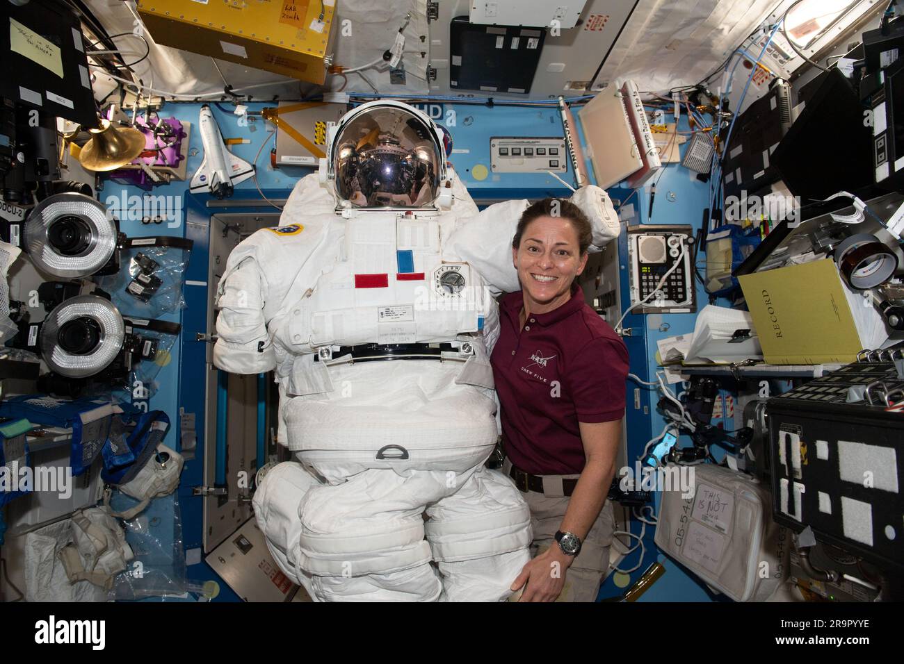 . iss068e033707 (Dec. 28, 2022) - Expedition 68 Flight Engineer and ...