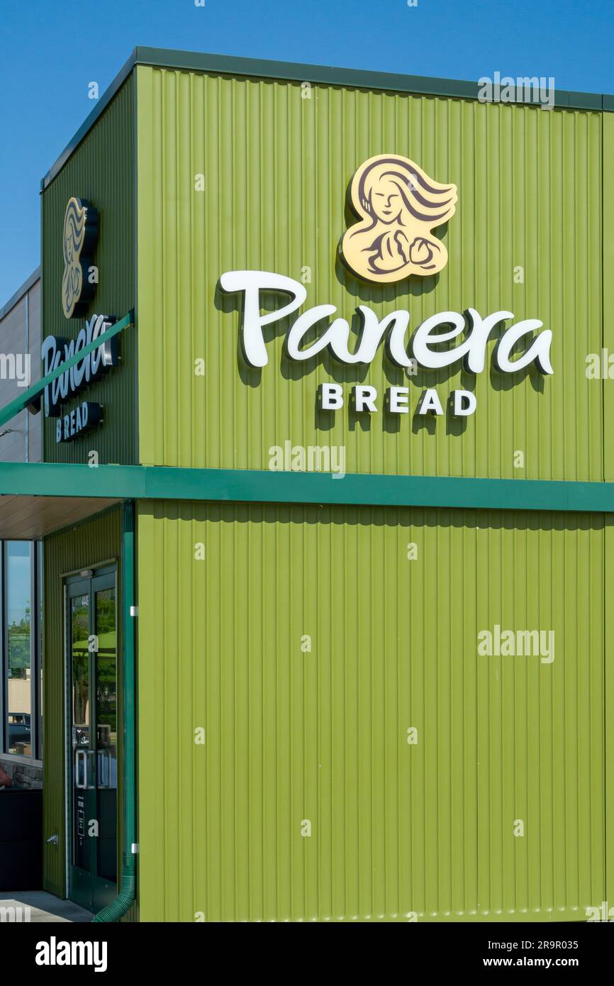 LINCOLN, NE, USA - JUNE 22, 2023: Panera restaurant exterior and ...