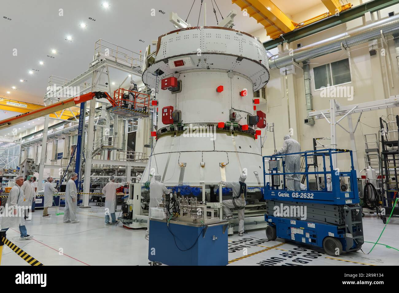 Artemis II SM Move to Fast Cell. Preparations are underway to lift the ...