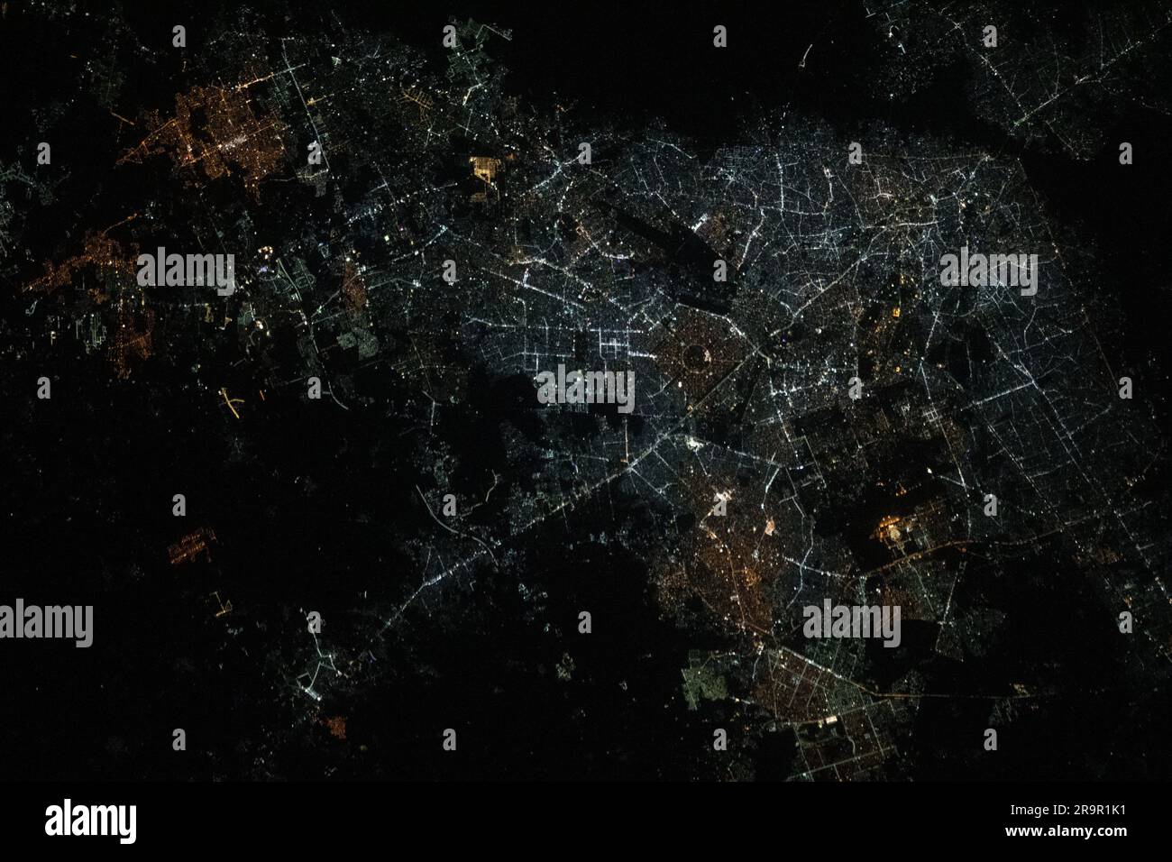 . GMT130 16 14 Warren Hoburg 1113 CEO - Lahore Stock Photo - Alamy