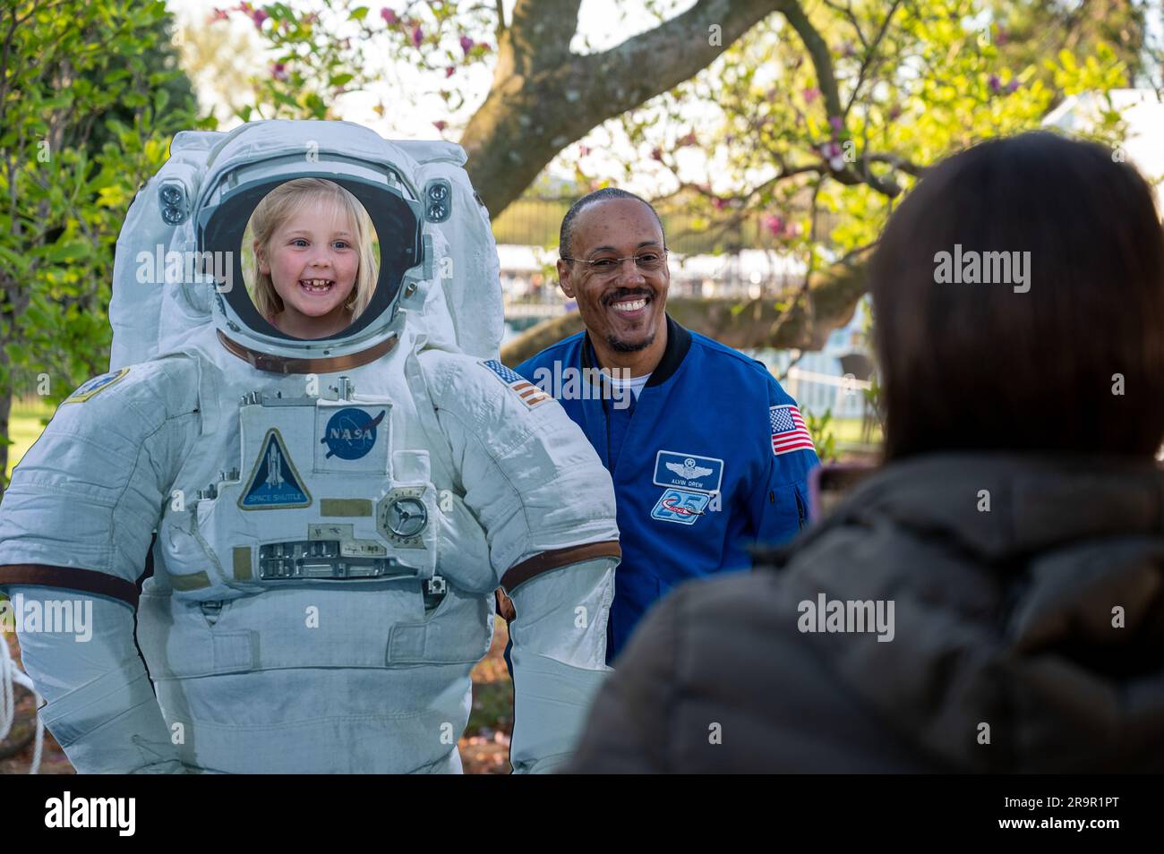Guests alvin hi-res stock photography and images - Alamy