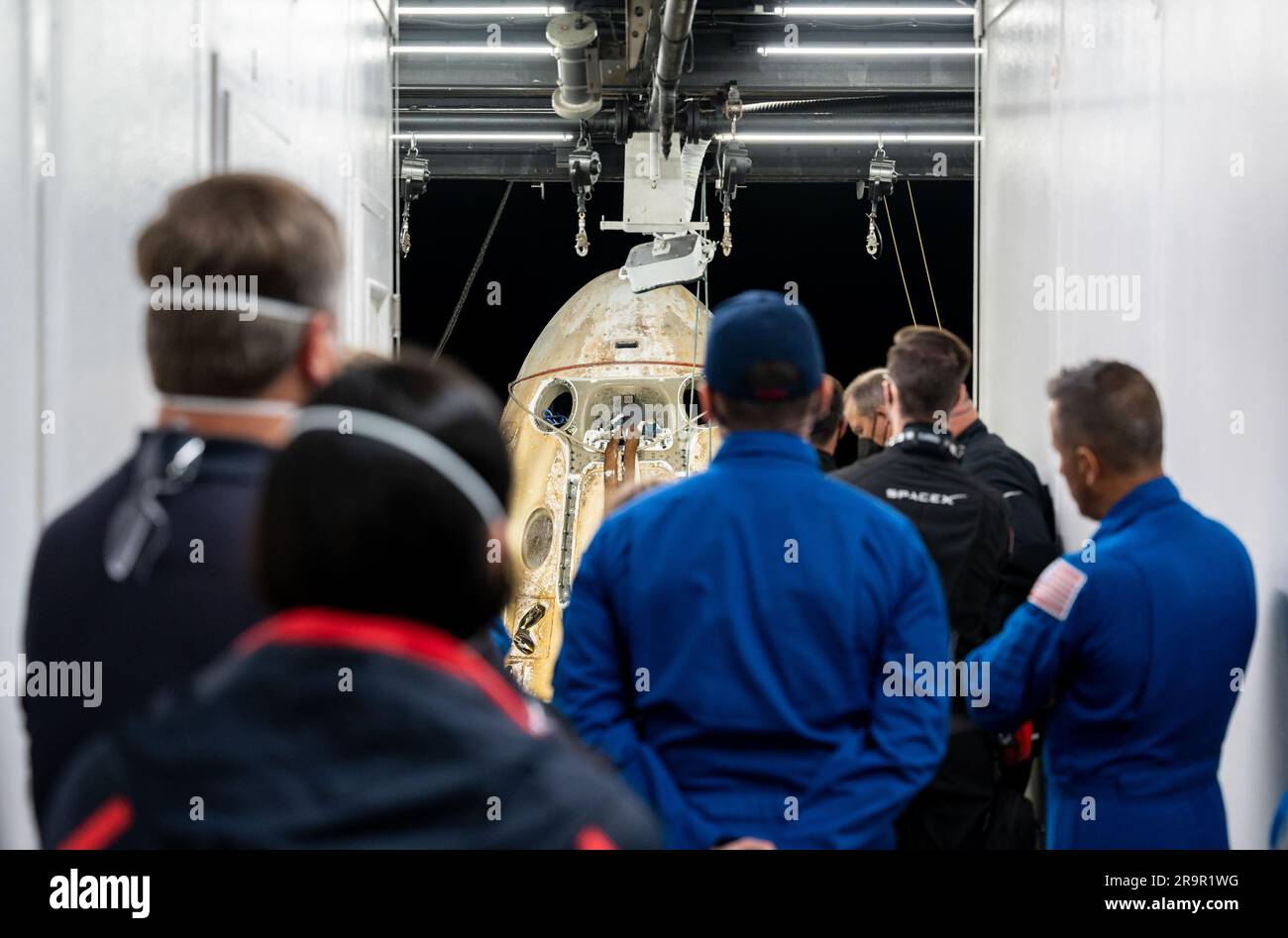 Nasas Spacex Crew 5 Splashdown Support Teams Onboard The Spacex