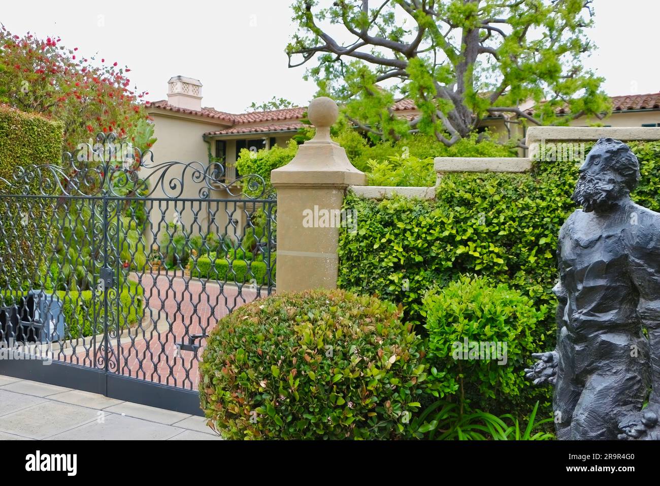 Entrance to the Frederick R. Weisman Art Foundation living with art ...