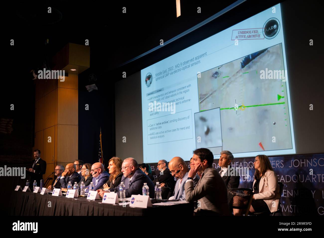 Anomaly resolution office hi-res stock photography and images - Alamy