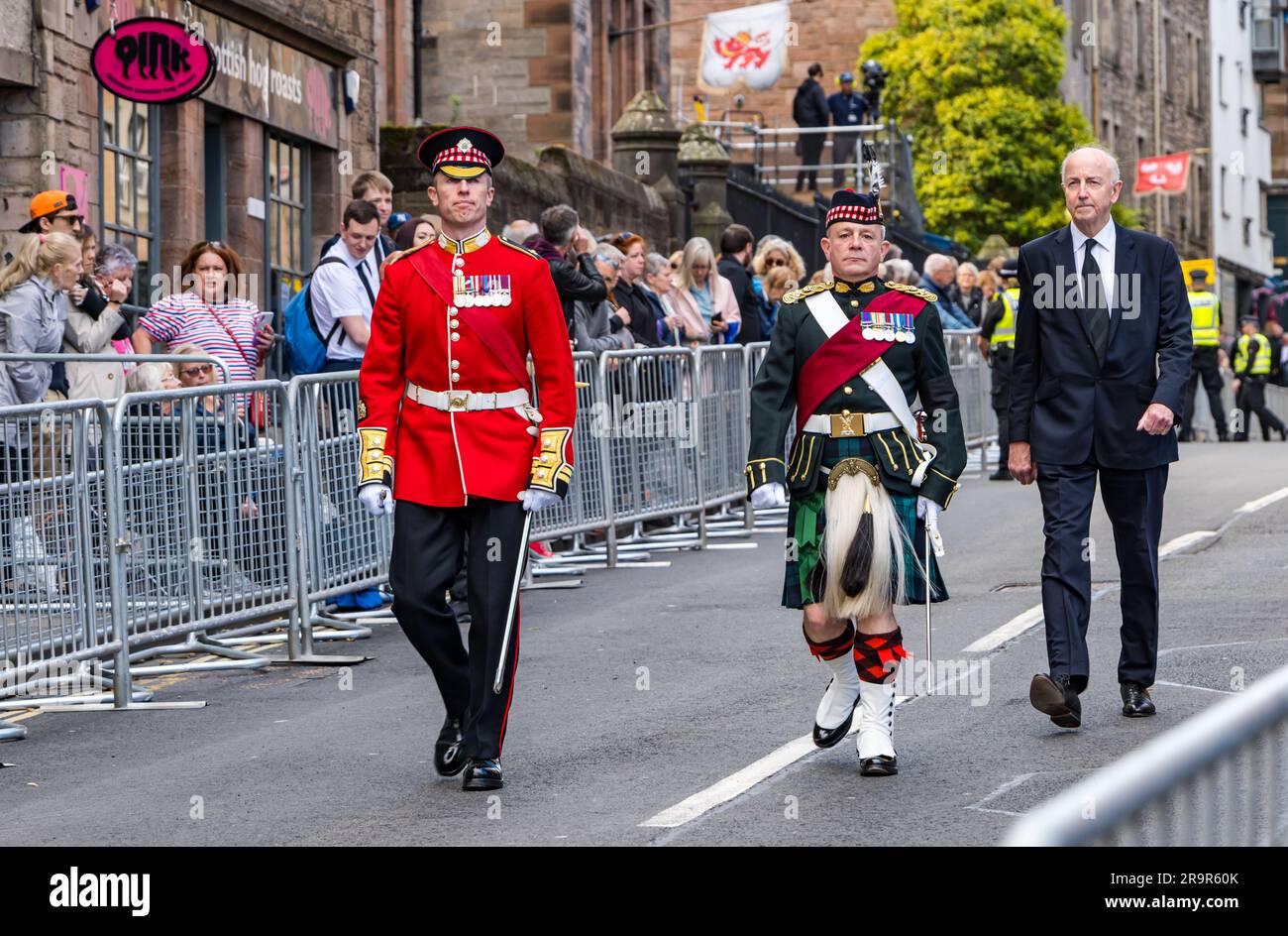 Scottish soldiers walk down Royal Mile ahead of Queen Elizabeth coffin ...