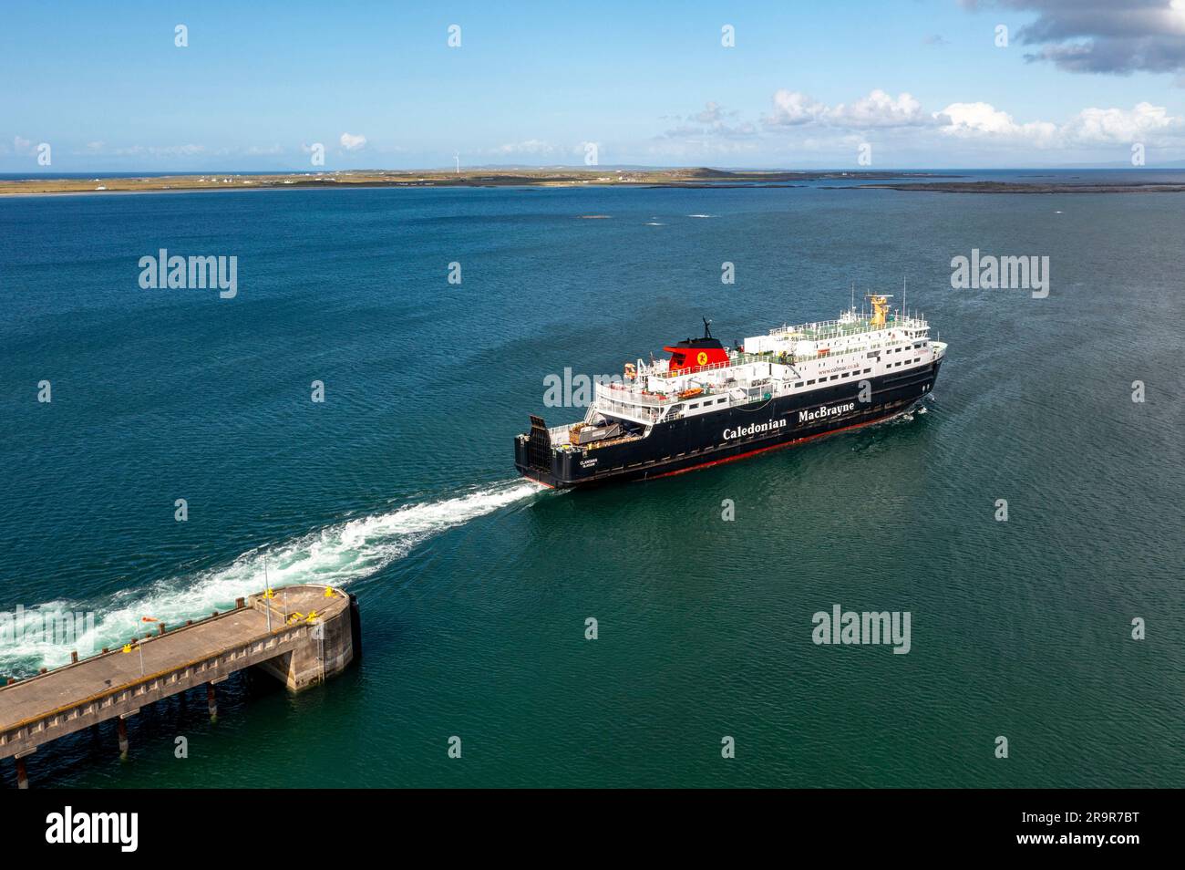 The Caledonian Macbrayne ferry The Clansman departs from Tiree, inner ...