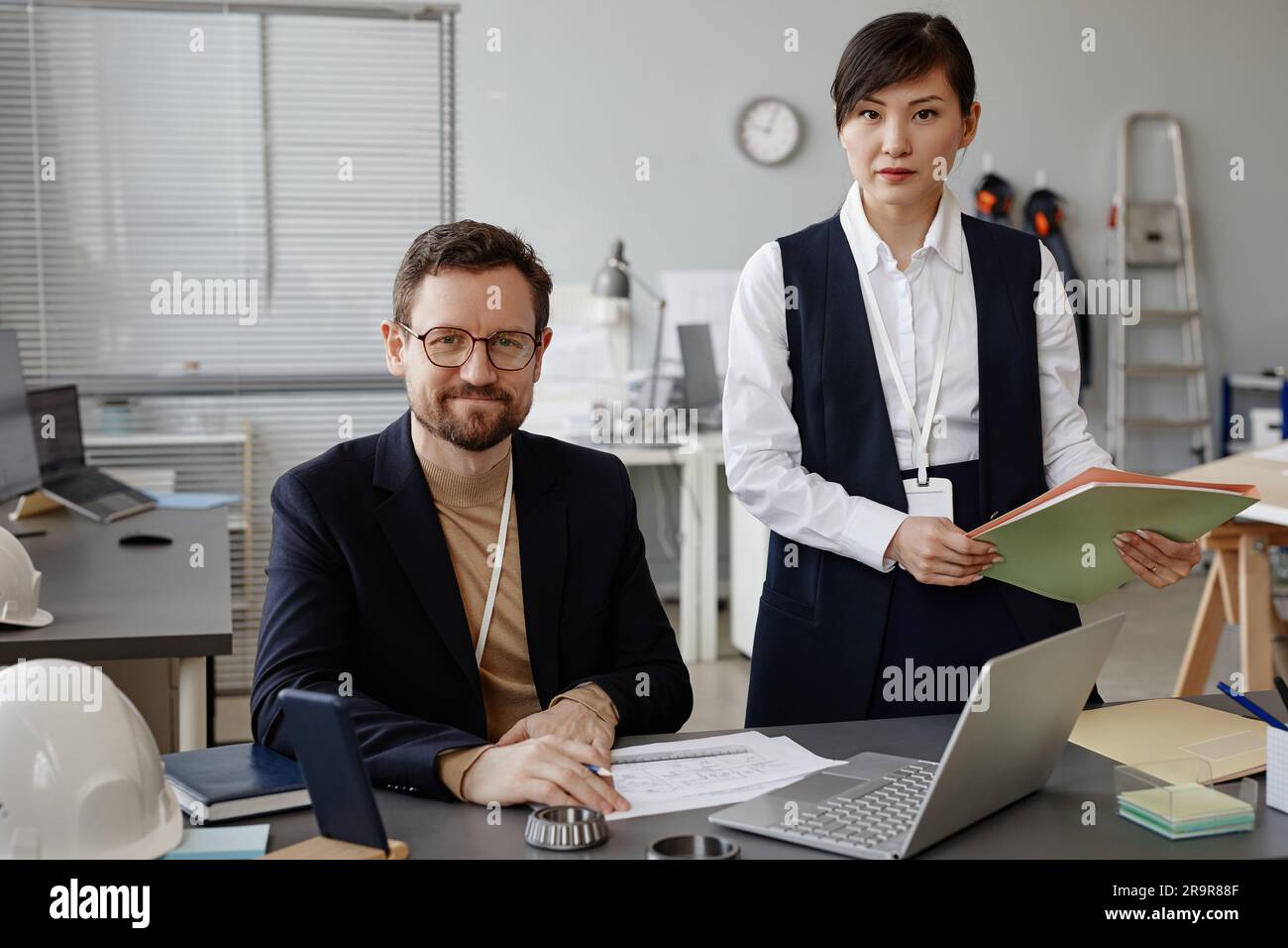 Man woman engineers laptop hi-res stock photography and images - Alamy