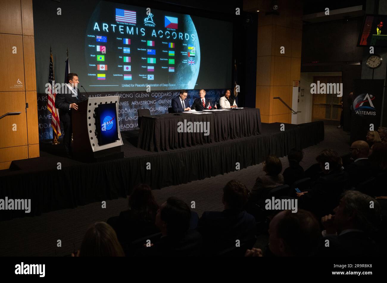 Jennifer r littlejohn hi-res stock photography and images - Alamy