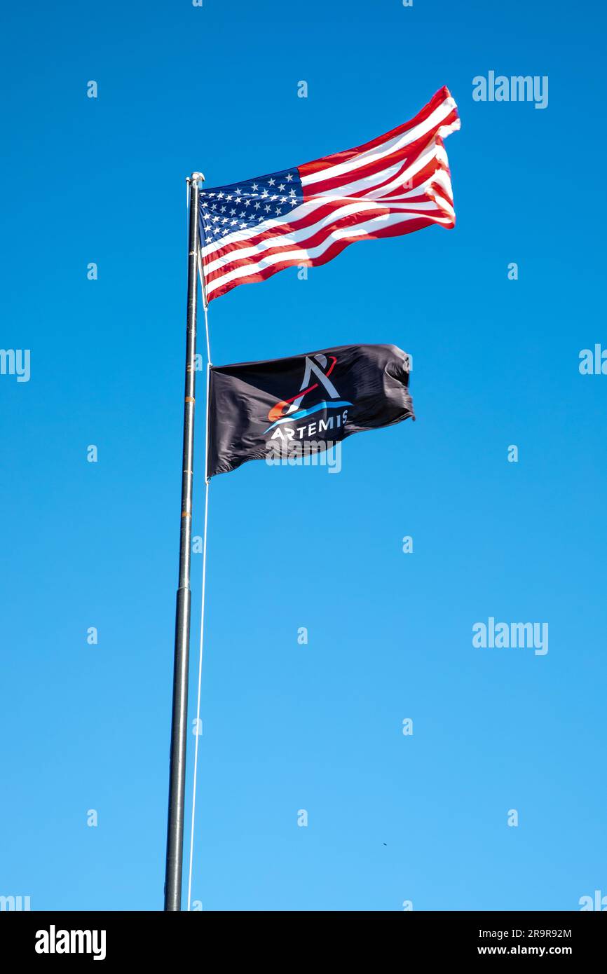 Artemis Flag Removal at LC 39 Press Site. The Artemis flag is removed ...
