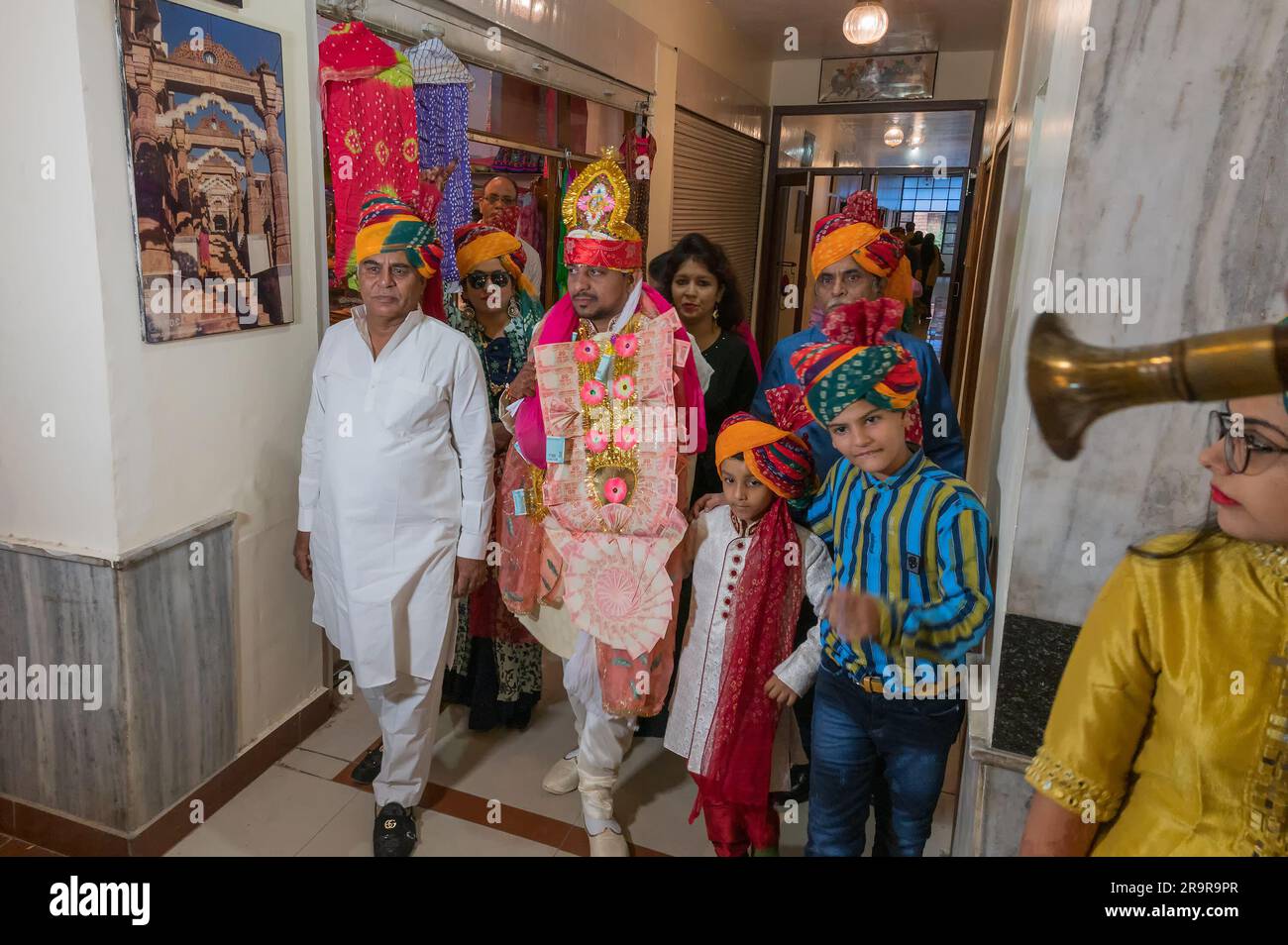 Indian wedding procession hi-res stock photography and images - Alamy