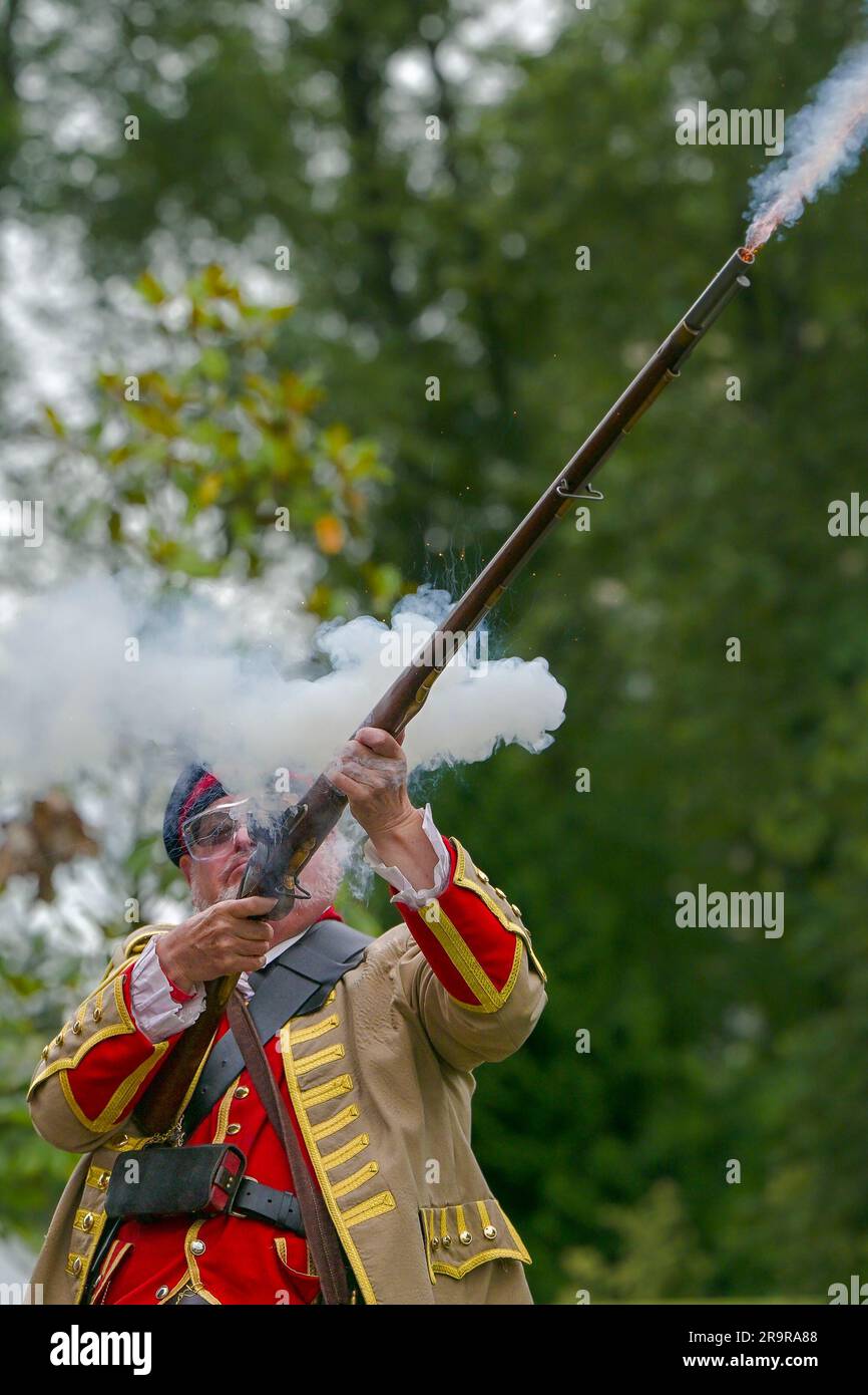 Musket firing hi-res stock photography and images - Alamy