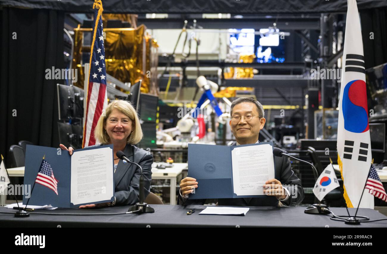 NASA Deputy Administrator Pam Melroy and MSIT Minister Jong-Ho Lee ...