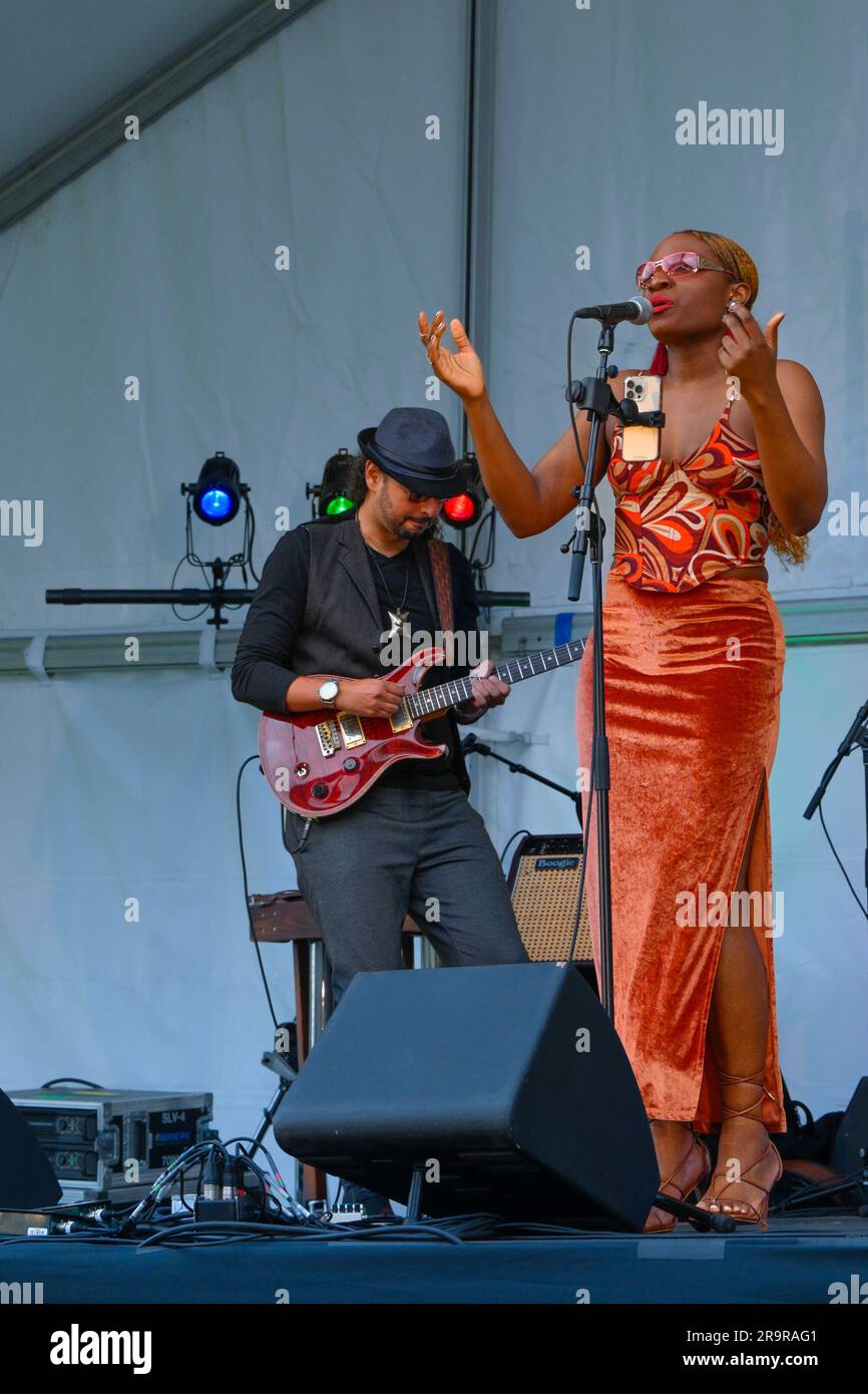 Sade singer hi-res stock photography and images - Alamy