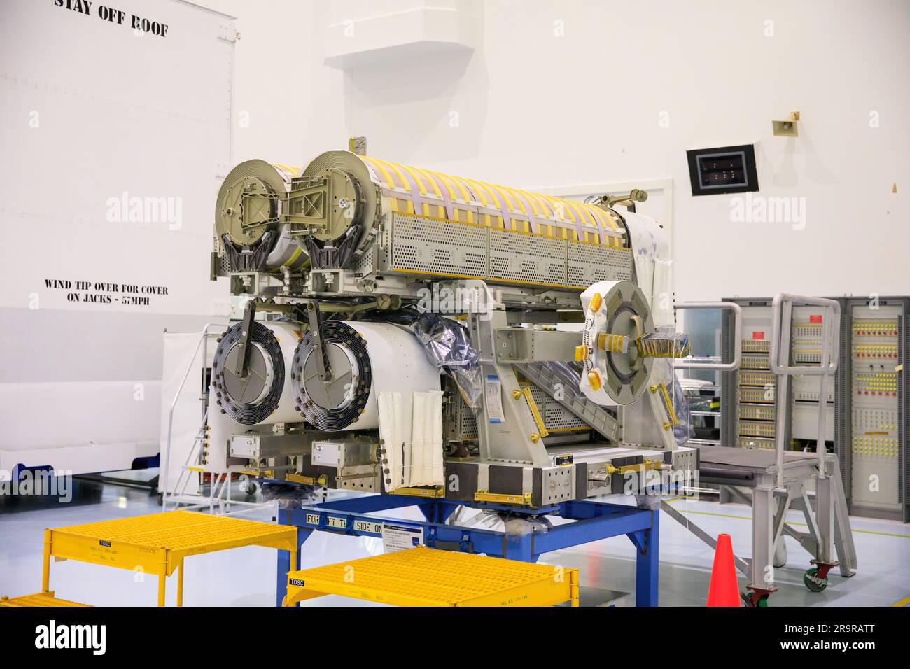 iROSA Lift Operation. Inside the Space Station Processing Facility high ...
