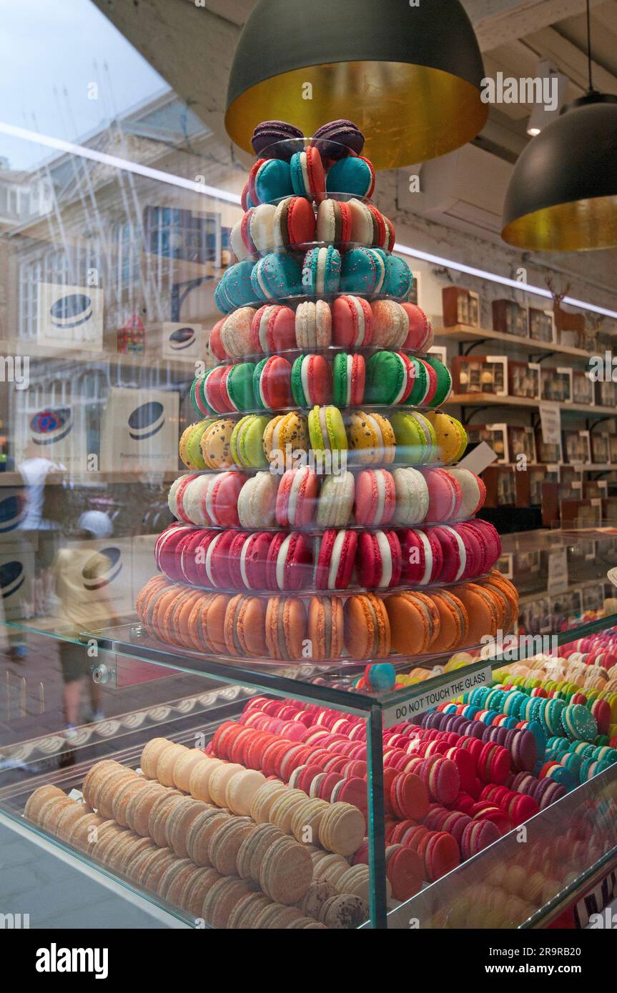 Macaron display hi-res stock photography and images - Alamy