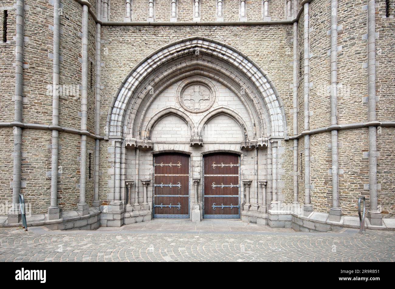 Our Lady Church (Onze-Lieve-Vrouwekerk) in Bruges, Flanders, Belgium Stock Photo - Alamy