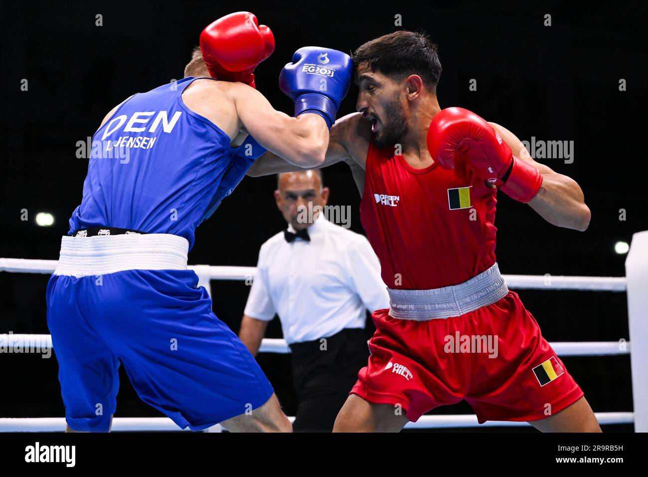 Mens boxe hi-res stock photography and images - Alamy