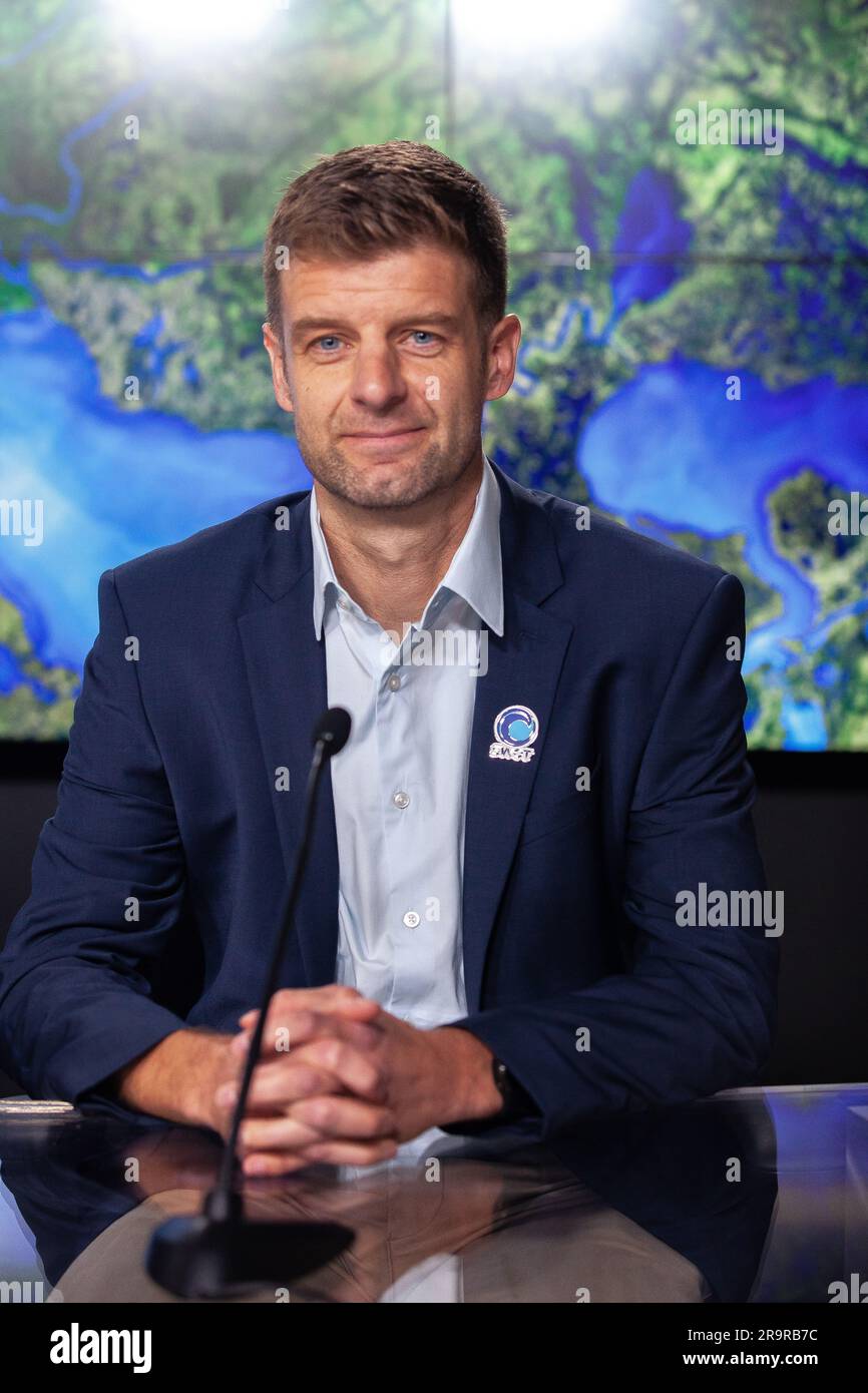 SWOT Science Briefing. Benjamin Hamlington, research scientist, Sea ...