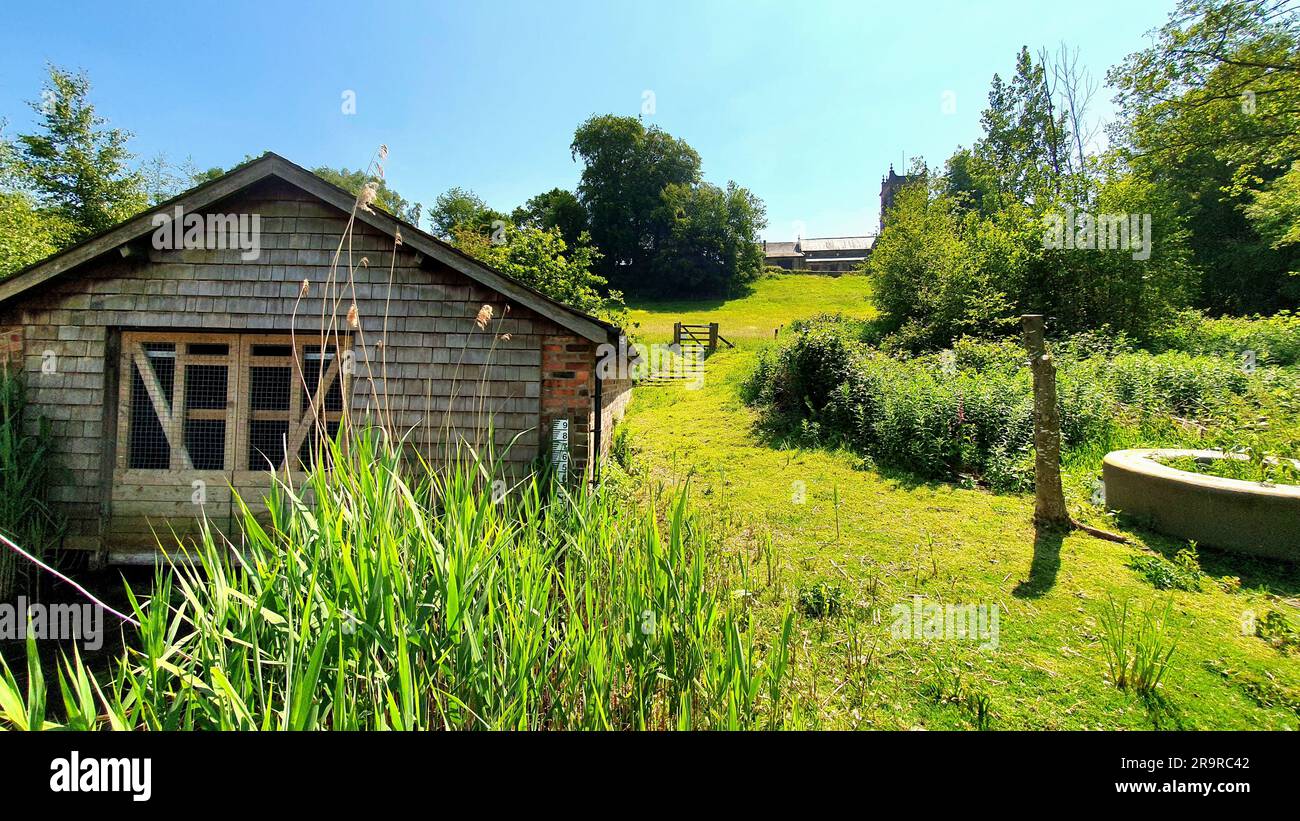 Old boathouse england hi-res stock photography and images - Alamy
