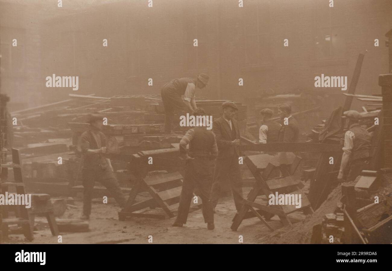 Builders uk 1900s hi-res stock photography and images - Alamy