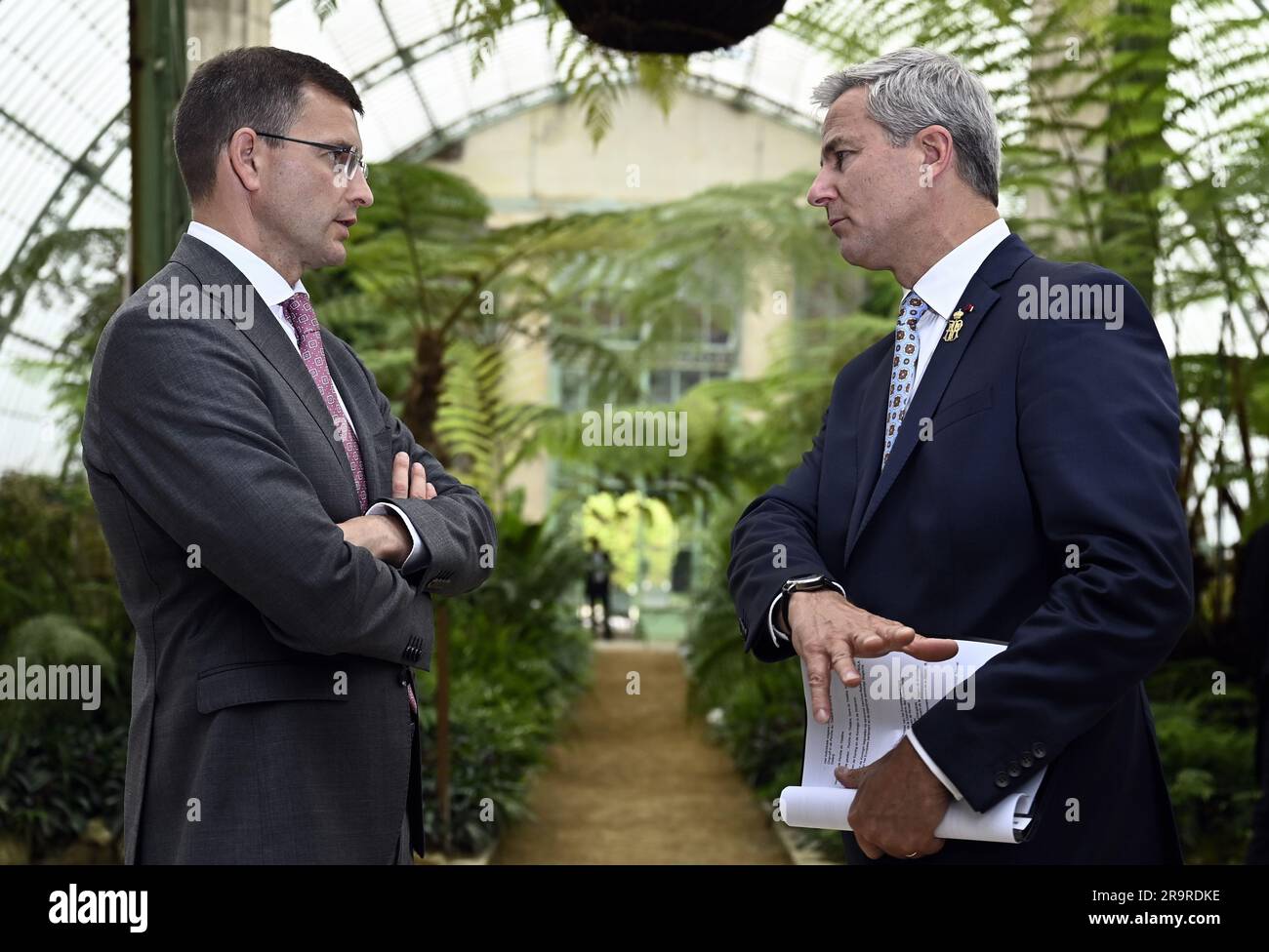 Royal protocol hi-res stock photography and images - Alamy