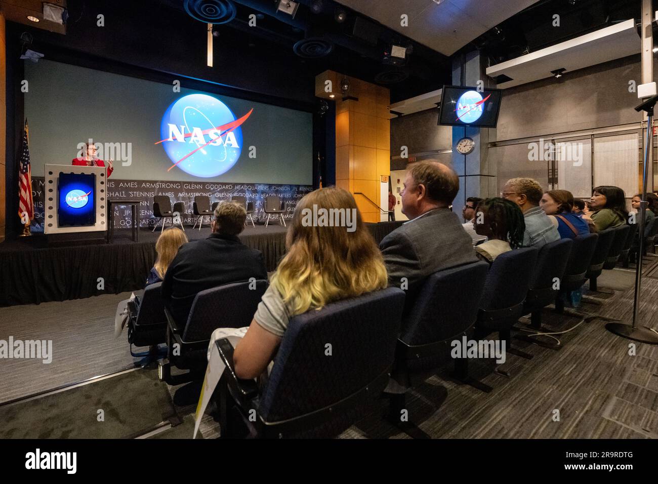 Earth Information Center Student Engagement. NASA Earth Science Division Deputy Director Julie ...