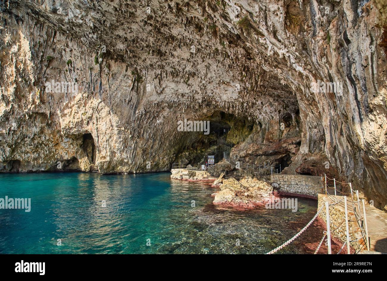 Grotta zinzulusa puglia hi-res stock photography and images - Alamy