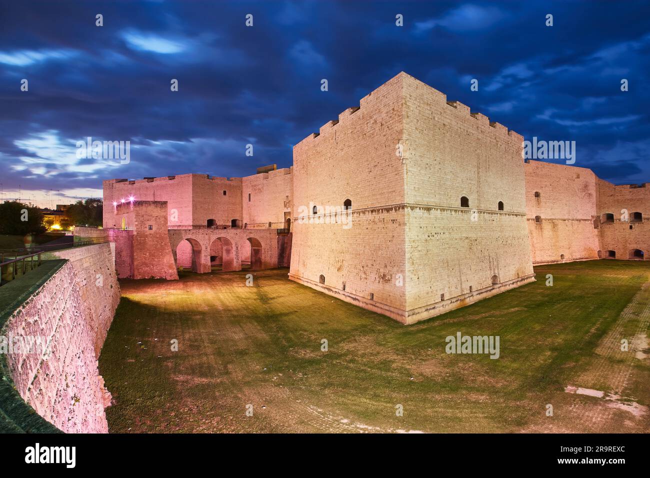 The beautiful Romanesque Cathedral Basilica of San Nicola Pellegrino ...
