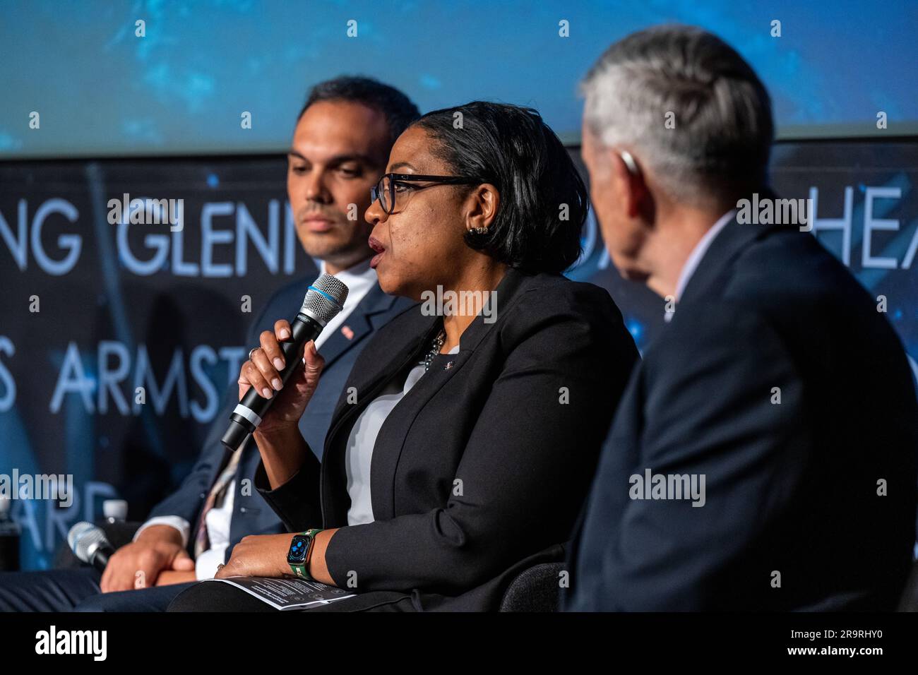 Procurement assistant hi-res stock photography and images - Alamy