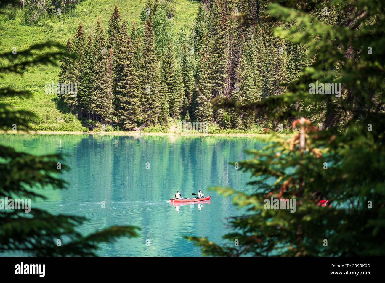 Emerald lake columbia family hi-res stock photography and images - Alamy