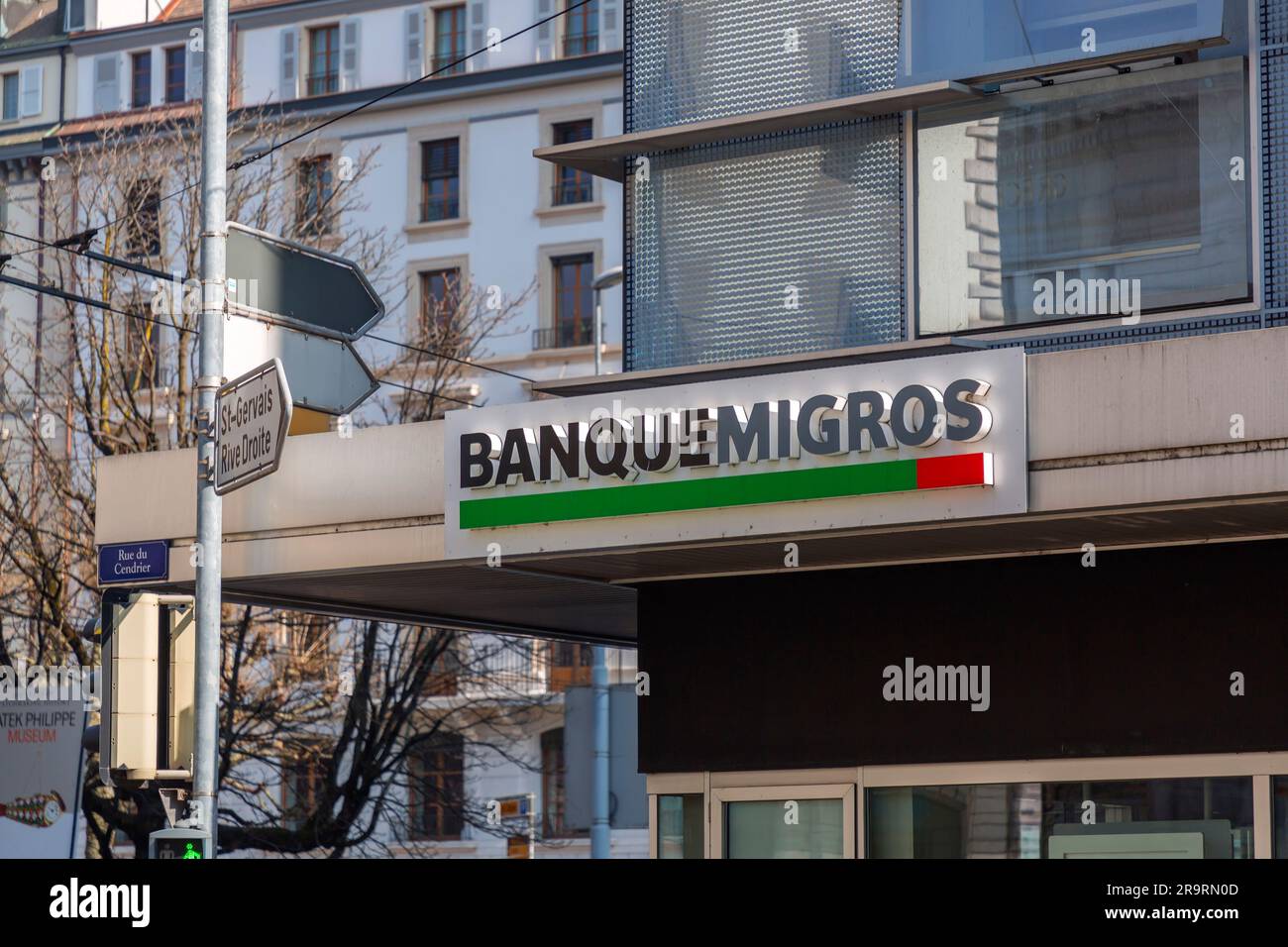 Logotipo Del Banco Migros