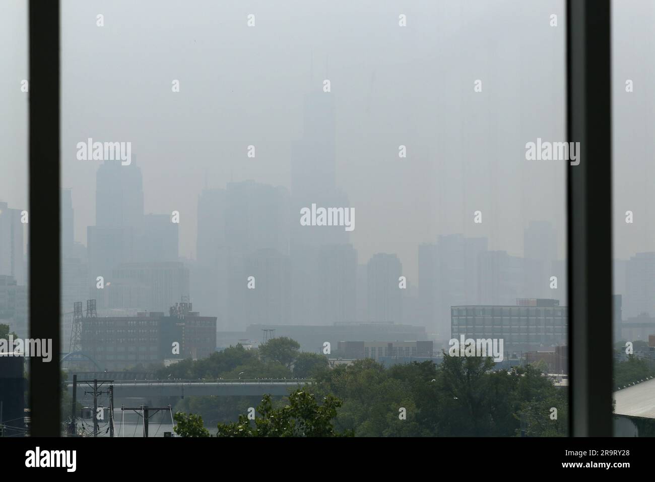 Wildfire air quality in chicago hi-res stock photography and images - Alamy